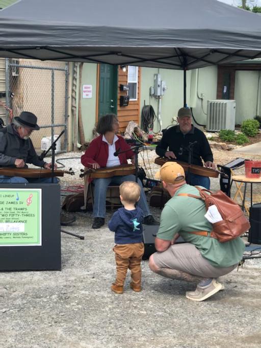 Our Favorite Fan - Photos - Phil Myers | fotmd.com